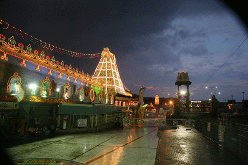 Tirumala Sri Venkateswara Swamy Temple View At Night - vrogue.co