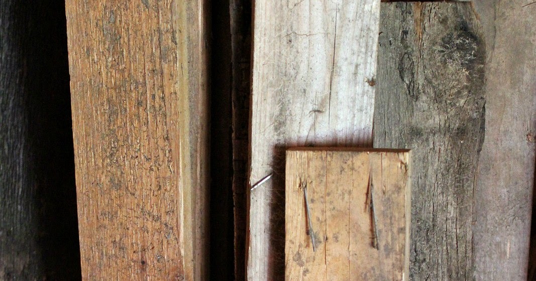 Beyond The Picket Fence: Rustic Ladder Shelf Made from FREE Wood