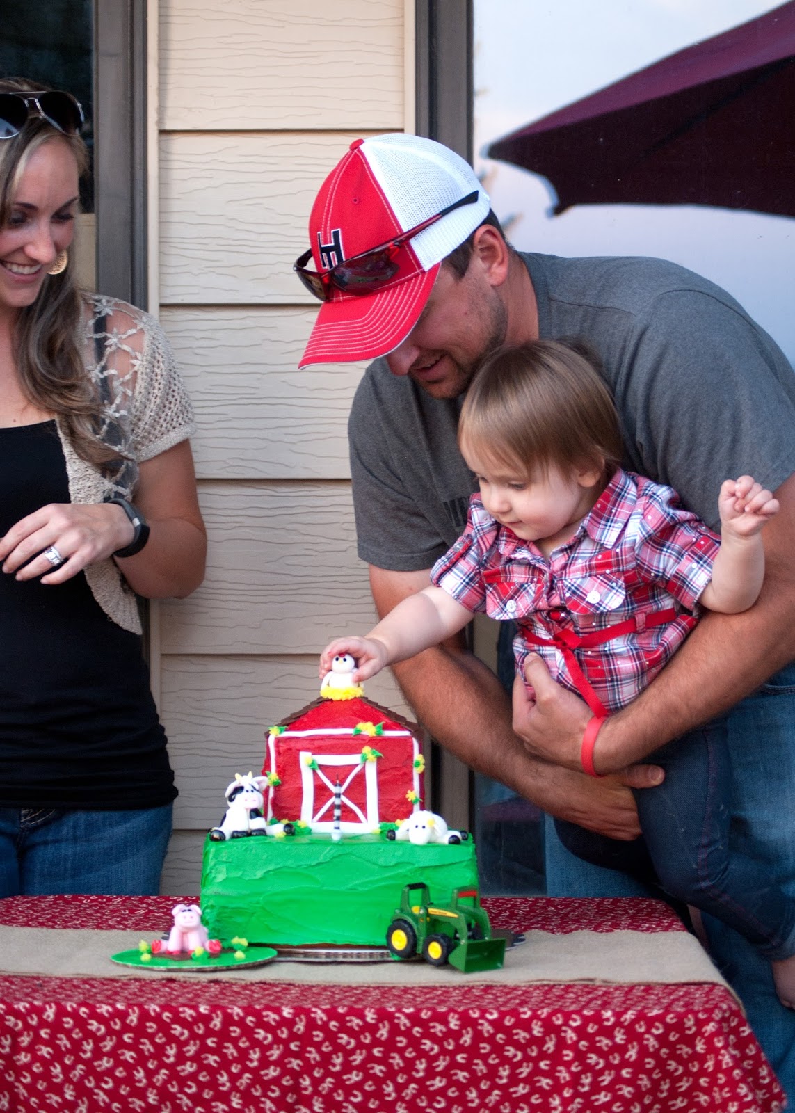 Farm Girl's Vintage First Birthday - Sunflowers, Mason Jars & a Farm ...