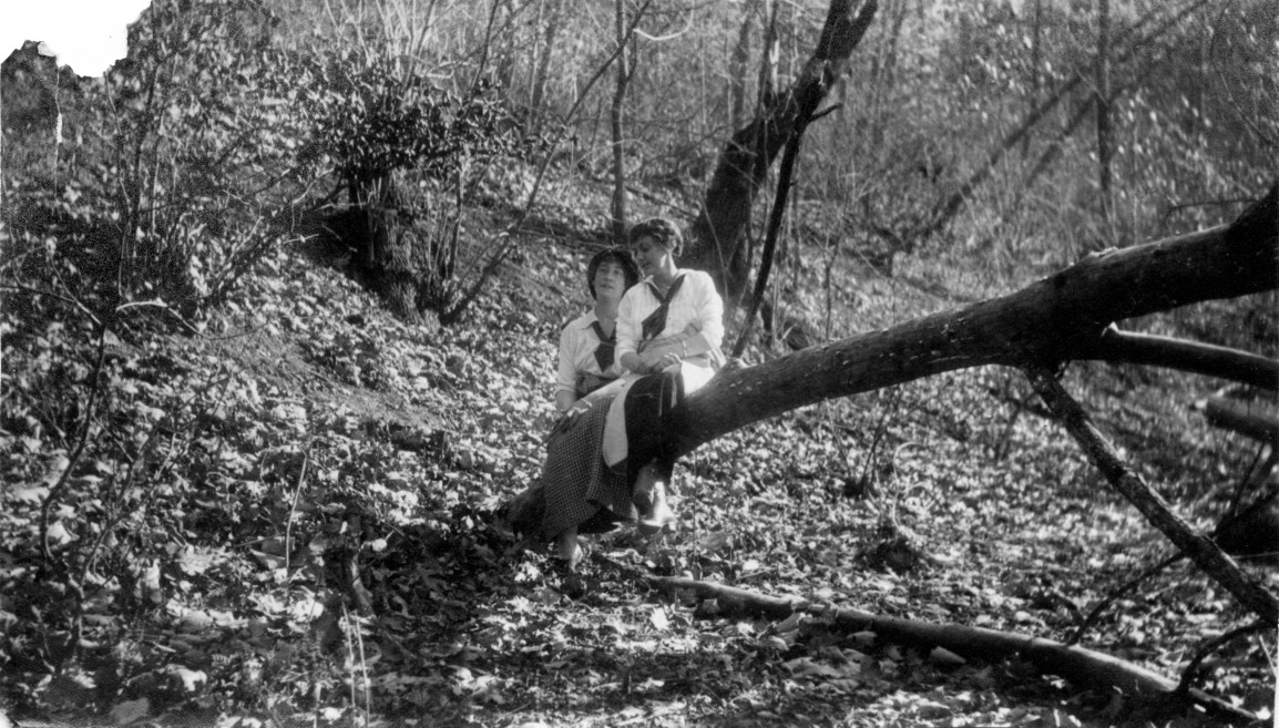 52 Vintage Snapshots Capture Young Women Jauntily Posing in Trees From ...