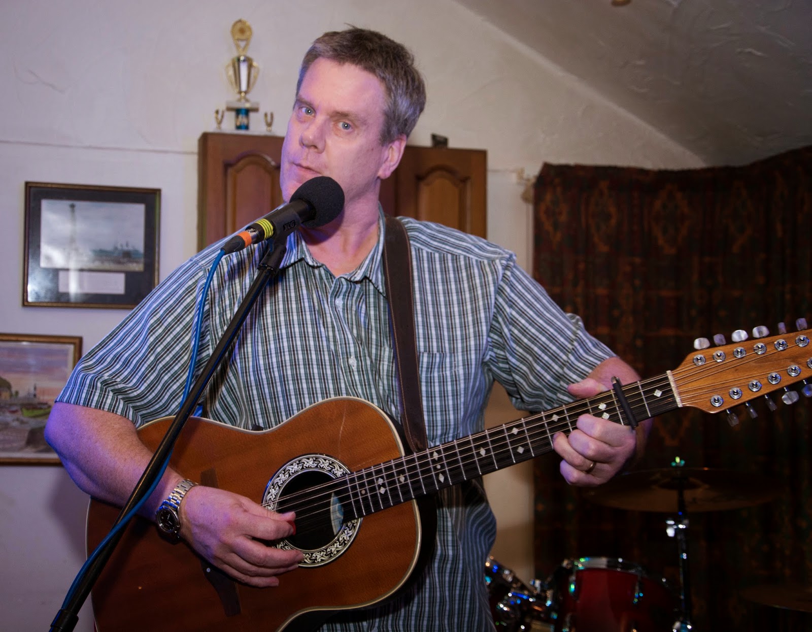 Newport Open Mic: April 2014
