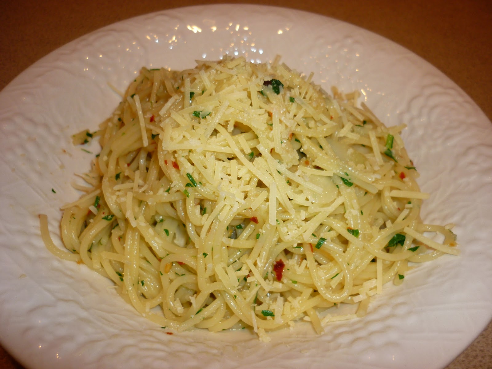 Seizing Life, One Measuring Cup At A Time: Spaghettini with Oil & Garlic