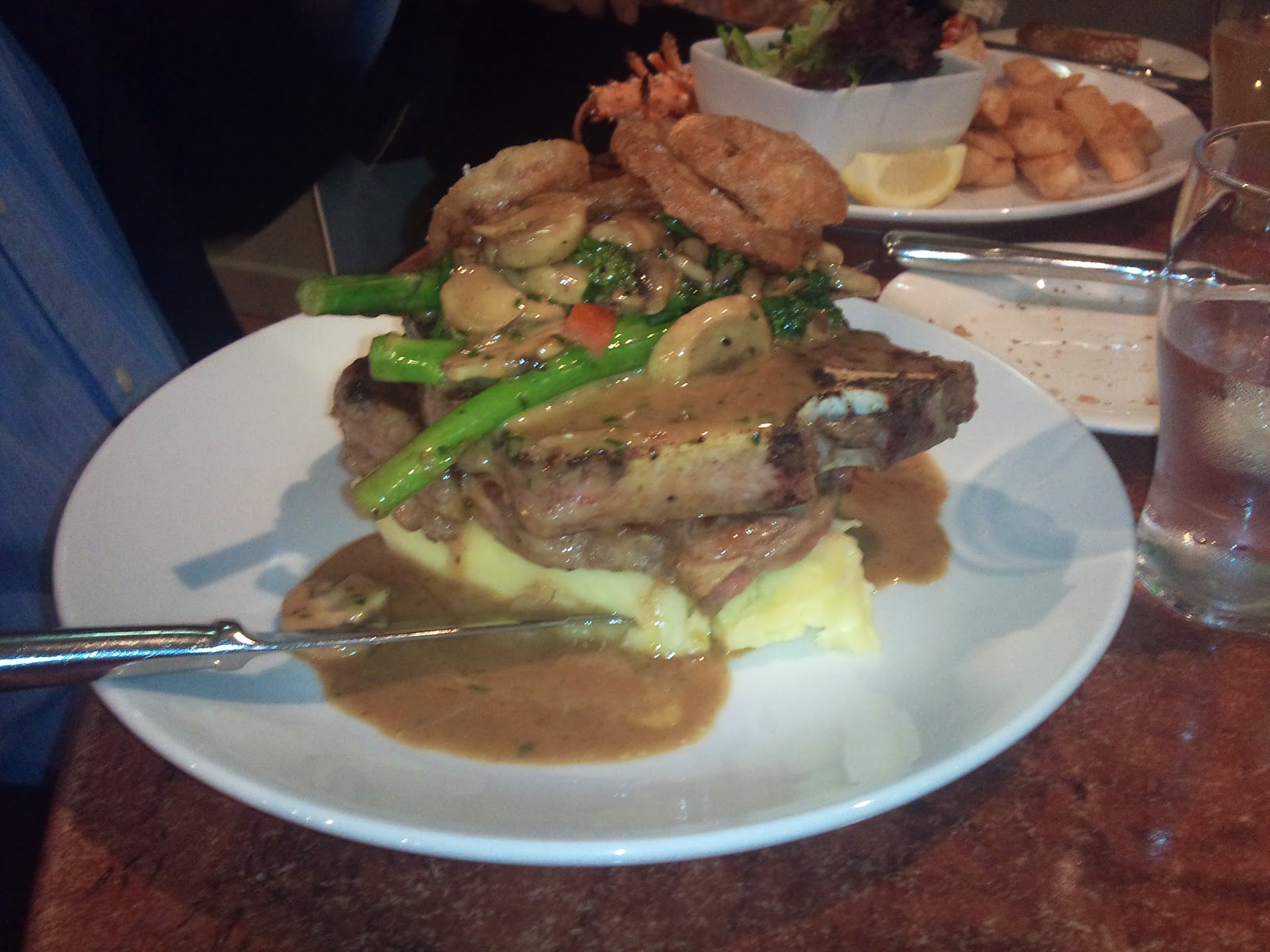 the sneaky pigeon: Red Cray Seafood & Grill, 6104