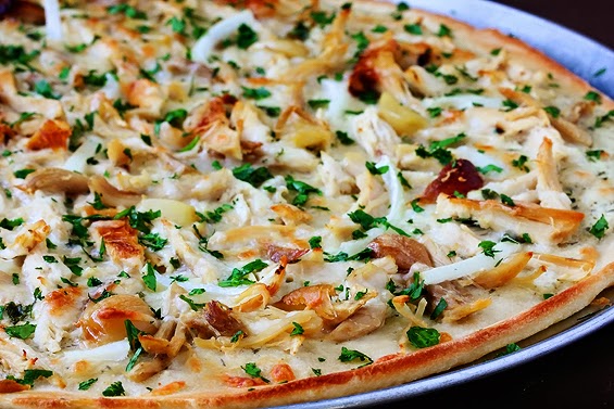 Roasted Garlic Chicken Pizza Recipe | طبق اليوم بالصور