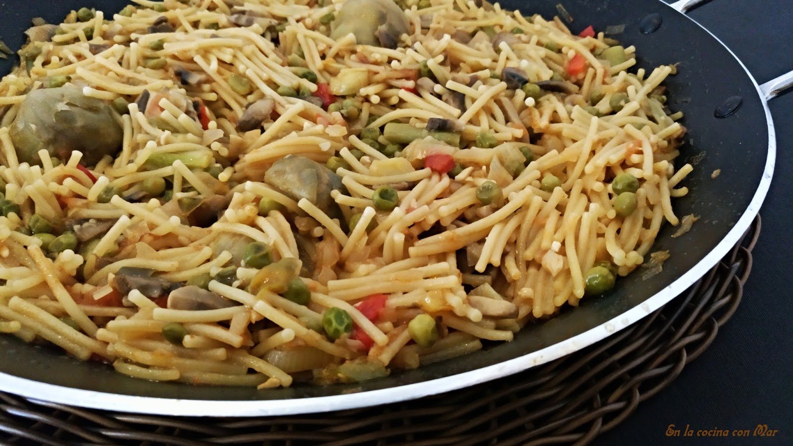 Fideuá de verduras (receta vegana)