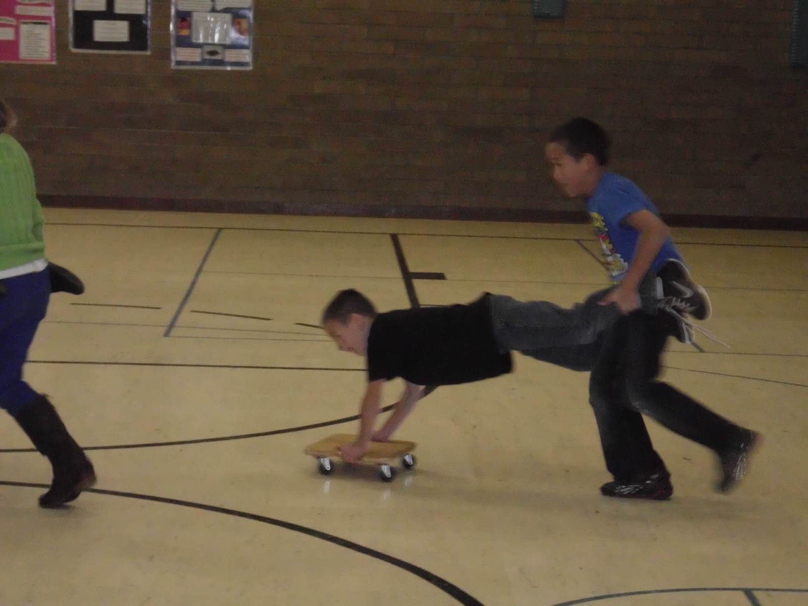 Loa Elementary : Scooter Fun