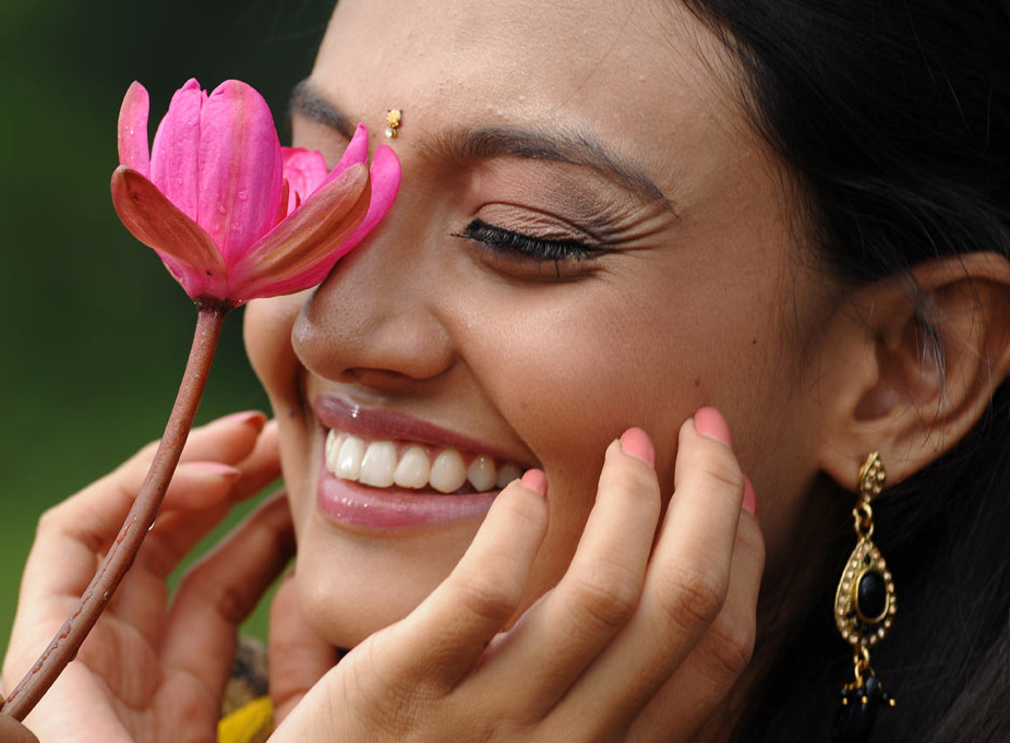 Nee Naan Muttum Movie Hq Stills - Hot PHOTOSHOOT Bollywood, Hollywood ...