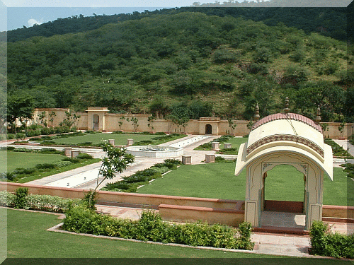 Tourist Attraction India: Jaipur : Sisodia Rani Bagh