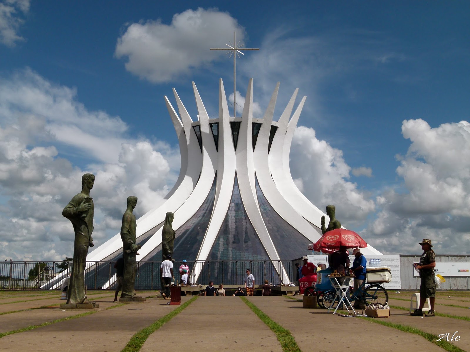 Fotos & Destinos: Brasília/DF: Catedral Metropolitana, Biblioteca e ...