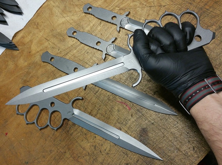 ApocalypseEquipped: Re-bloging: on double sided daggers, axes and the ...