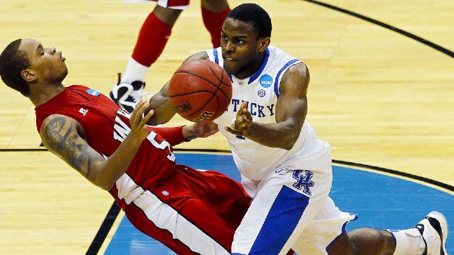 Macam-Macam Pelanggaran pada Permainan Bola Basket - Basketeacher