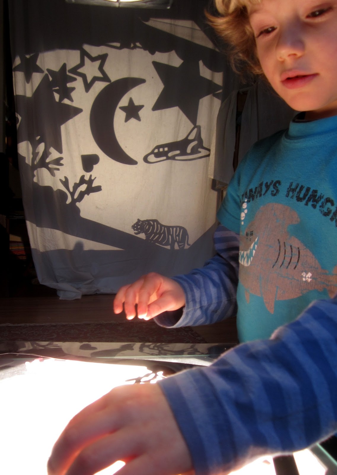 art and soul preschool: Shadow Puppets and Overhead Projector Excitement!