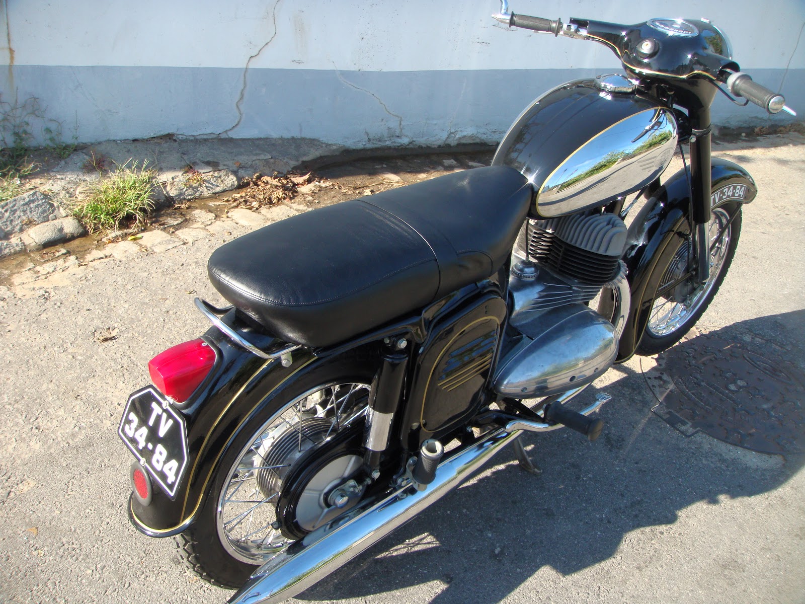 Restauro duas rodas antigas: Jawa 350 cc
