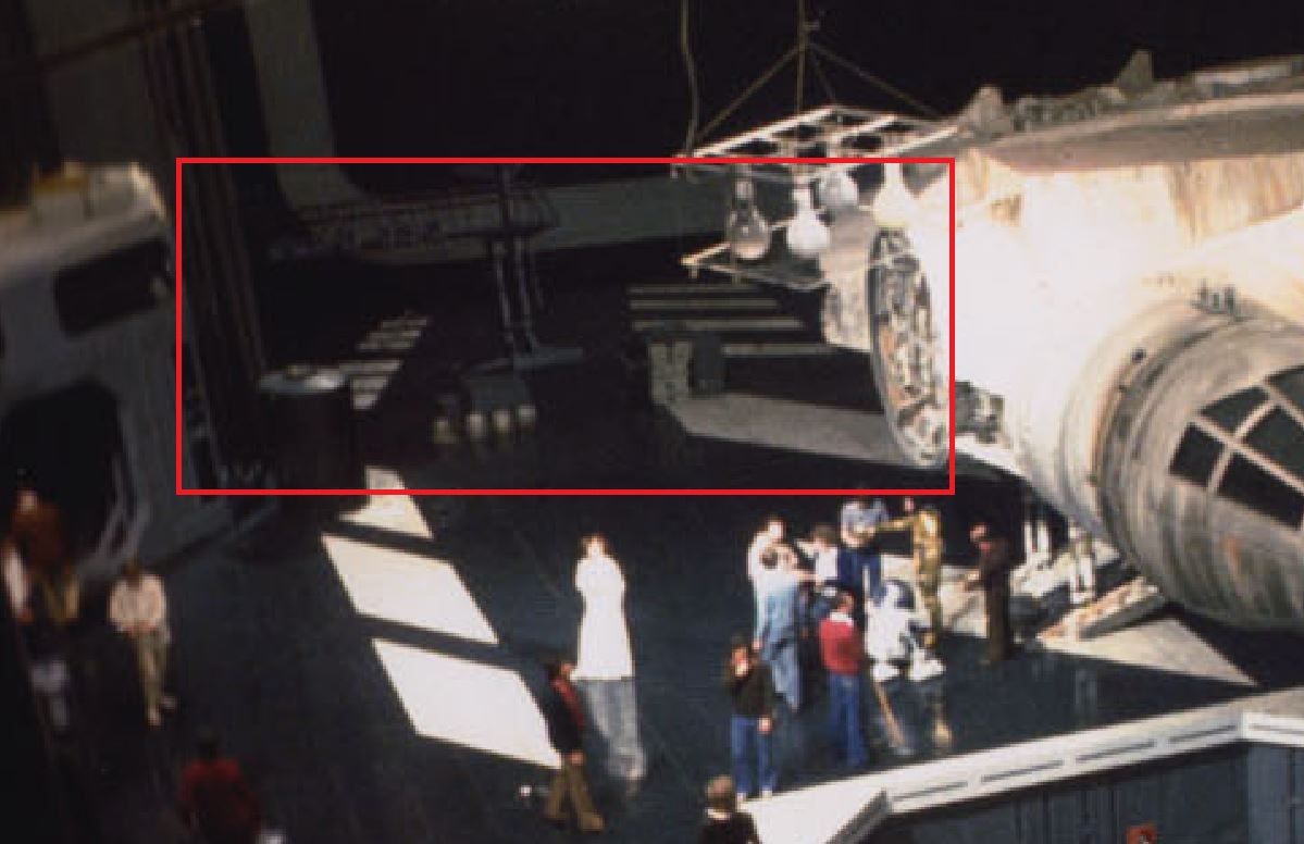 Stinson's All Things Star Wars Blog: Actual Depth of Docking Bay 327