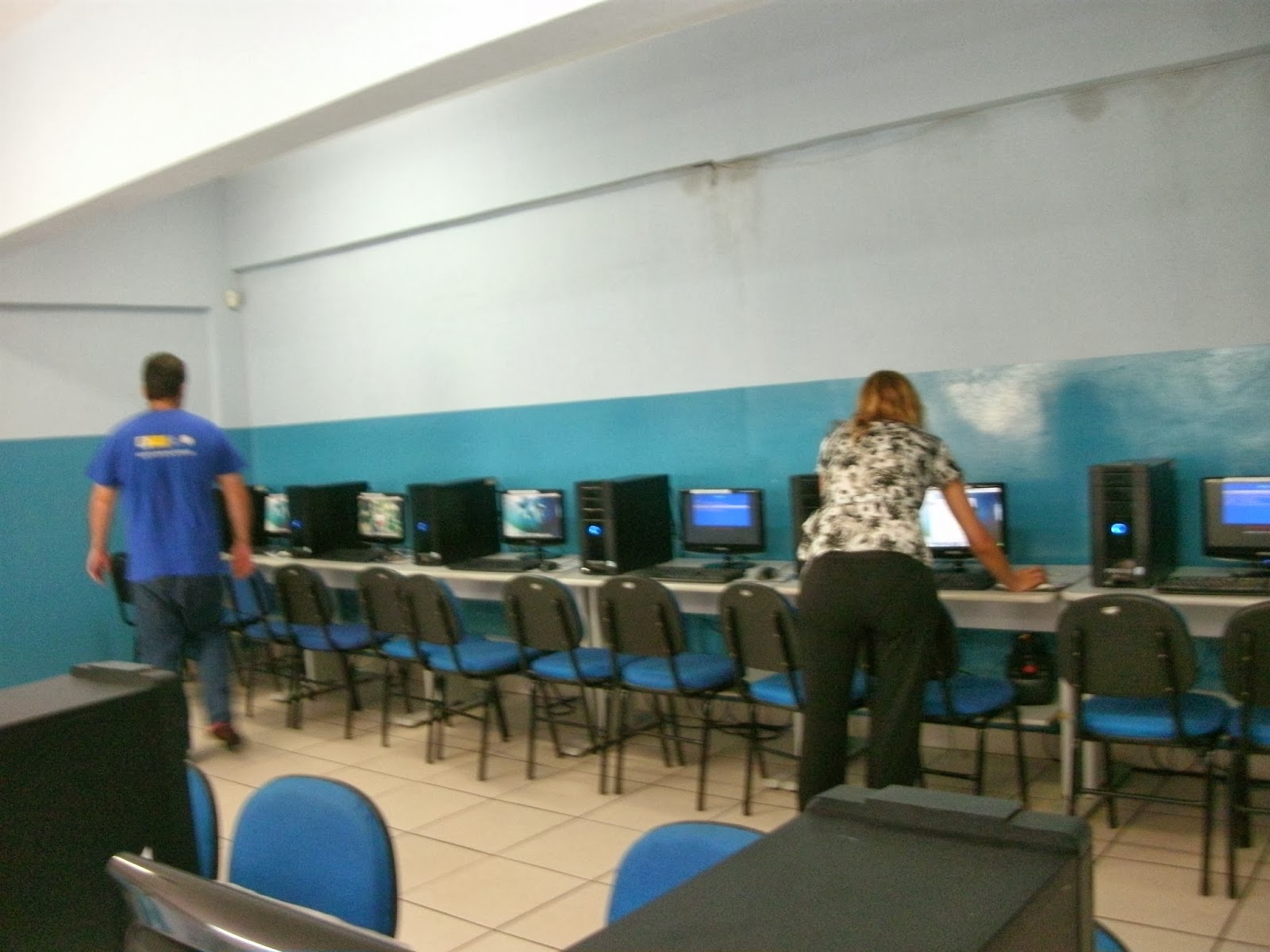 Escola Municipal Dr. Jiulio Caruso : Laboratório de Informática