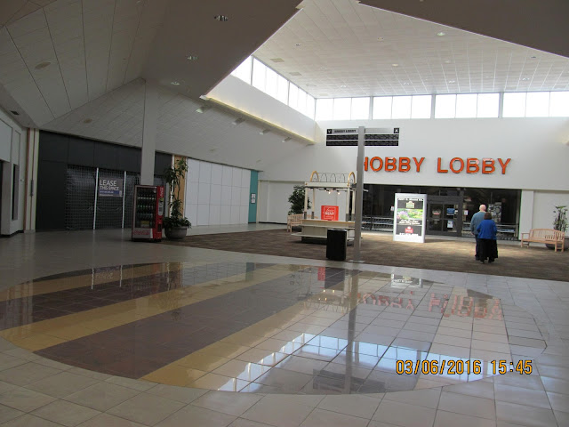 Trip to the Mall: Hickory Point Mall- [(Forsyth) Decatur, Illinois)]