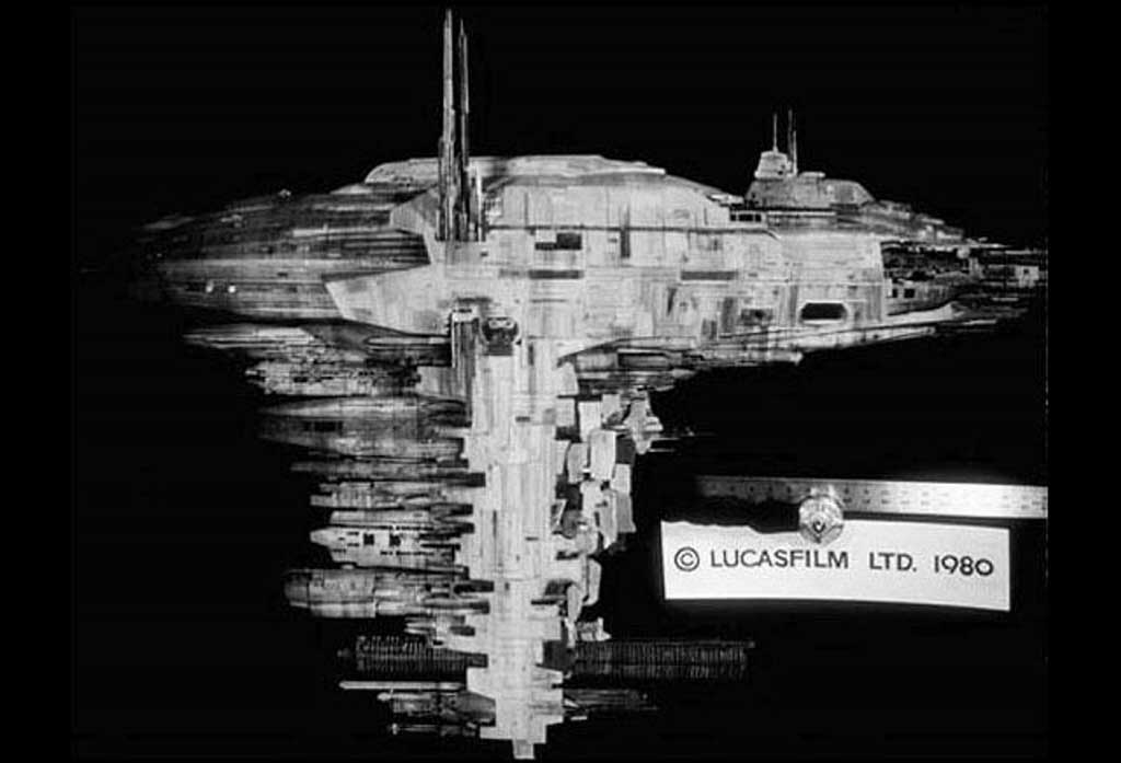 MIS ARCHIVOS DE STAR WARS: El Imperio Contraataca. Medical Frigate.