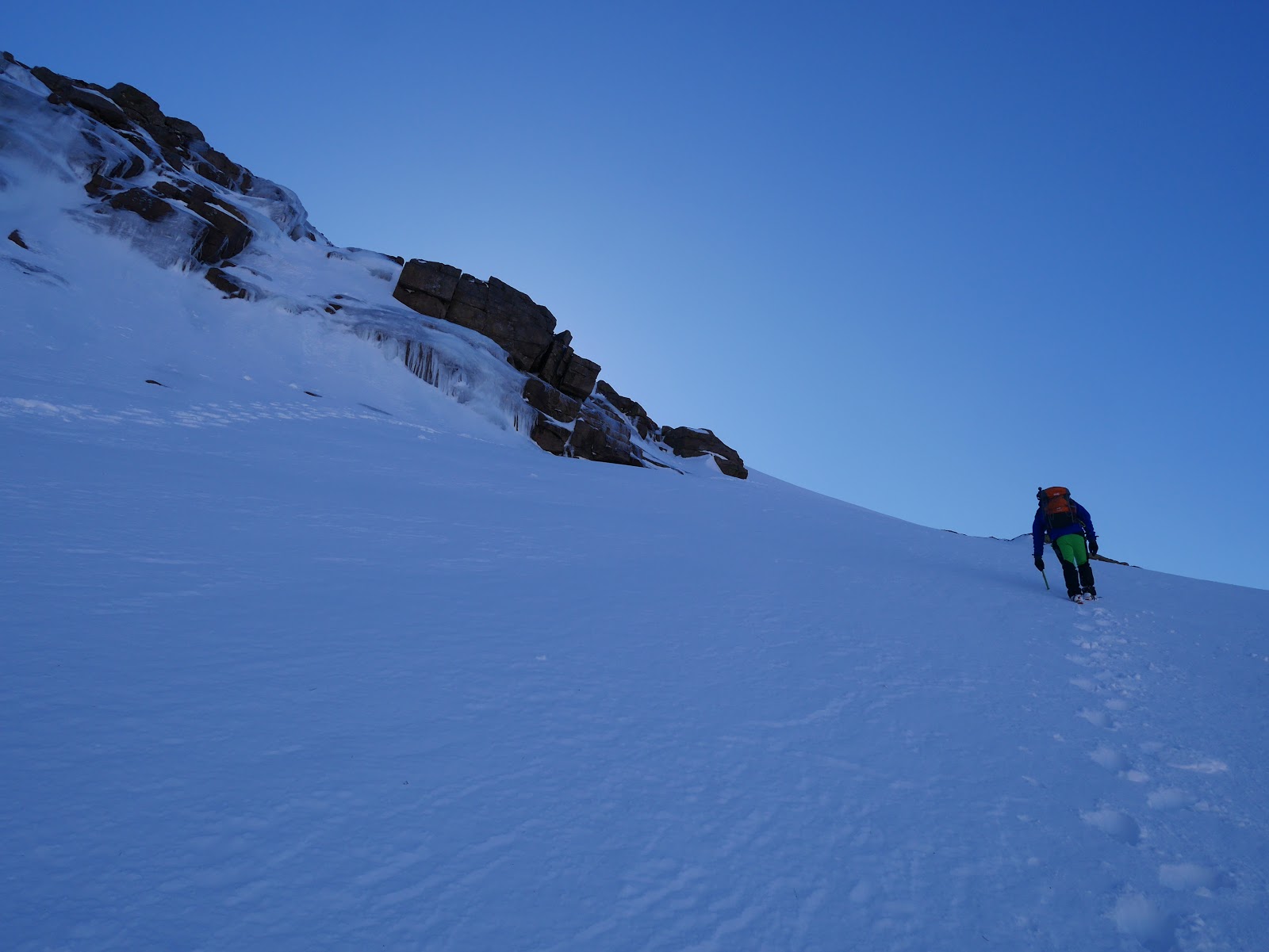 TARMACHAN MOUNTAINEERING: ALPINE WEATHER, ALPINE CONDITIONS