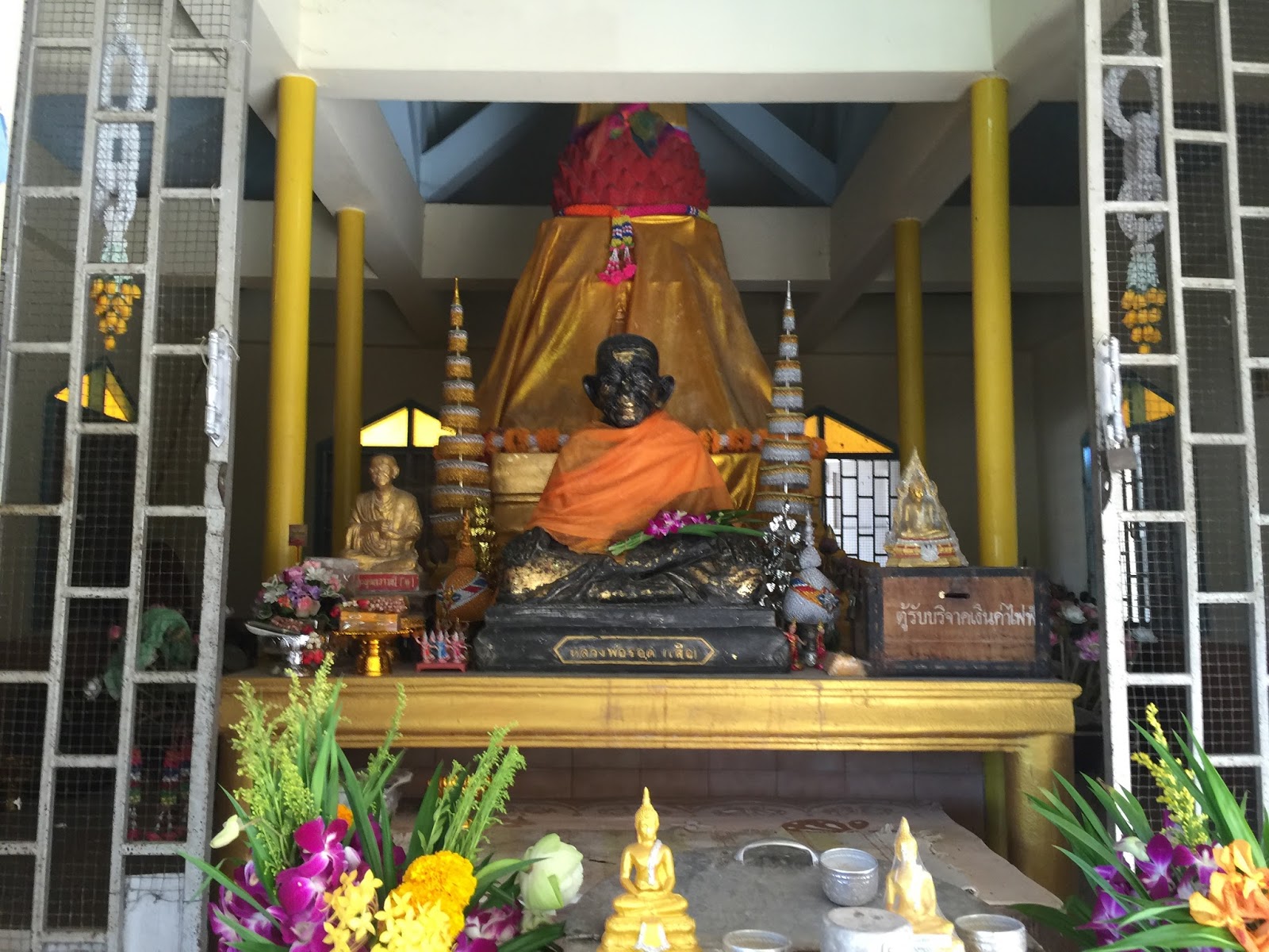 Temples In Thailand: Ayutthaya - Wat Pradu Songtham - LP Pew