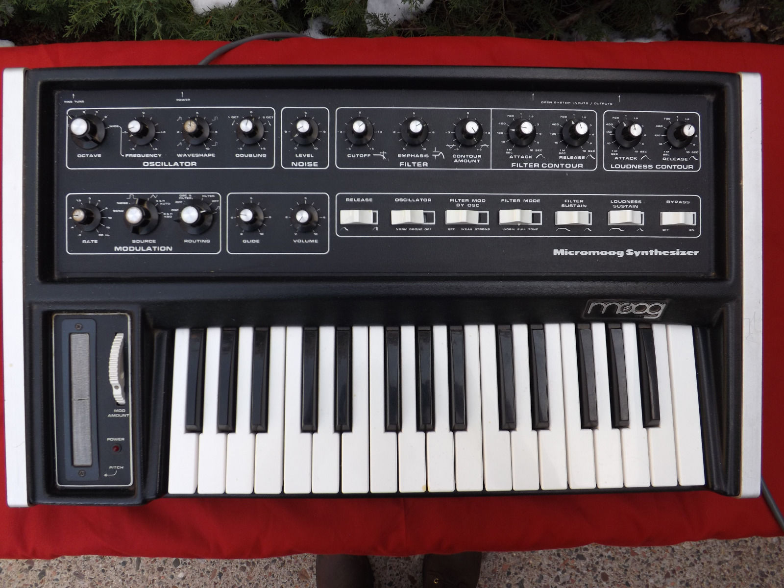 MATRIXSYNTH: MOOG MICROMOOG SN 7082 with Original Manual and Viking Case