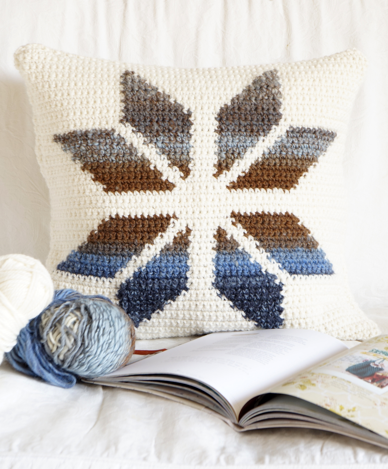 Little Doolally: Snowflake Cushion Pattern