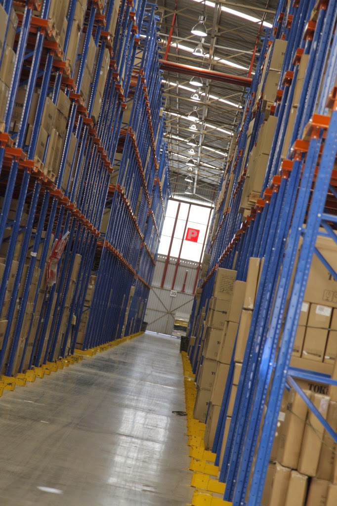 A escolha dos equipamentos de movimentação e armazenagem