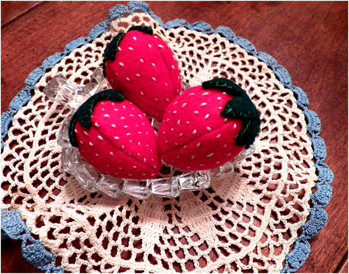 Art Threads: Monday Project - Felt Strawberries
