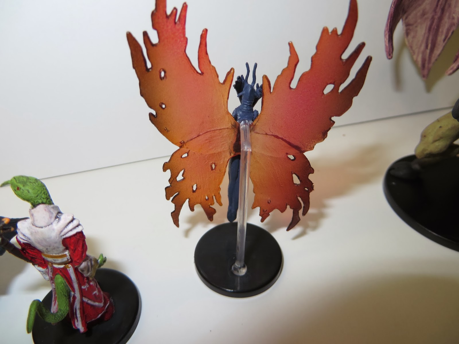 Real Minis: Pathfinder Battles wizkids Legends of Golarian in hand review