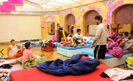 Asha Ashish: Naked Yoga Guru Vivek Mishra Enters Bigg Boss