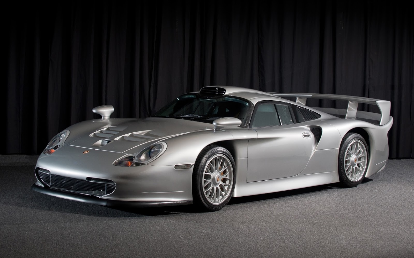 All 'bout Cars: Porsche 911 GT1