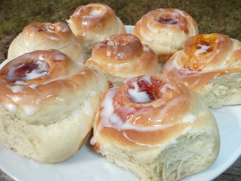 Everyday Dutch Oven: 60 Minute Jam Rolls