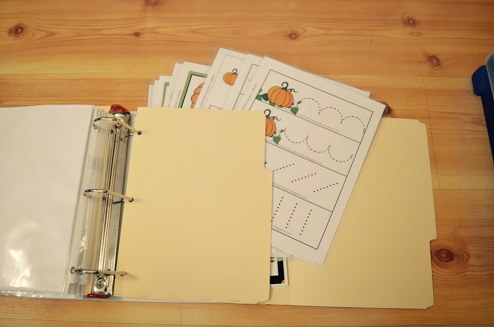 Bouquet of Sharpened Pencils : How to Make Pocket FIle Folders