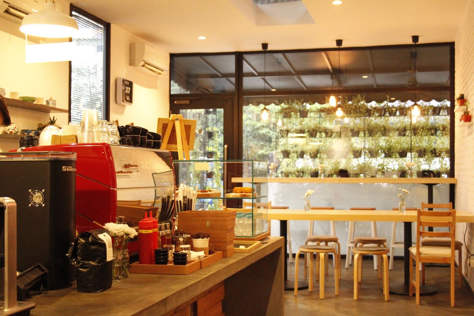 // JOURNAL OF A SAGITTAIRE //: POPOLO COFFEE // BOGOR LEISURE PLACE #3