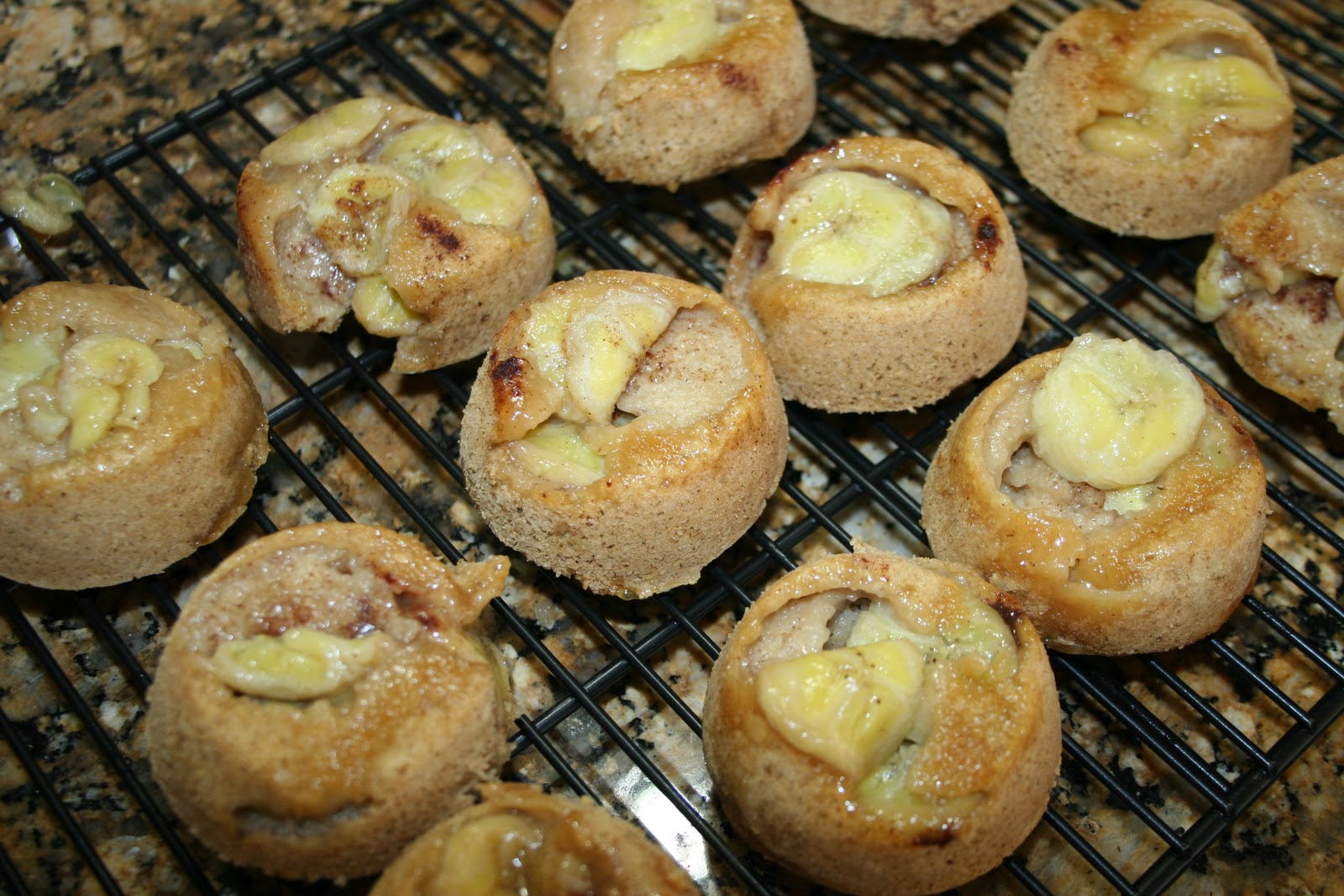 belly bites: Monkey Buns.