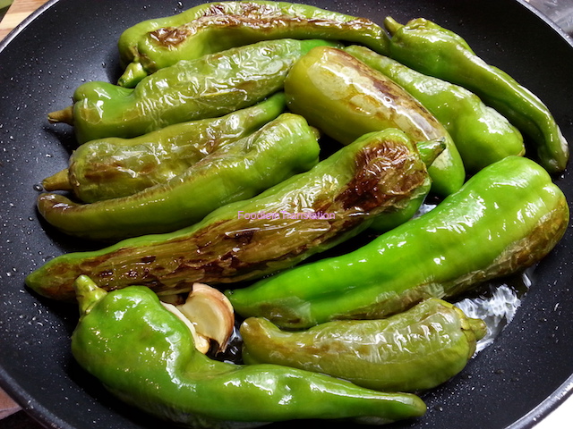 Friggitelli in padella - Stir-fry friggitelli ~ Foodie in Translation