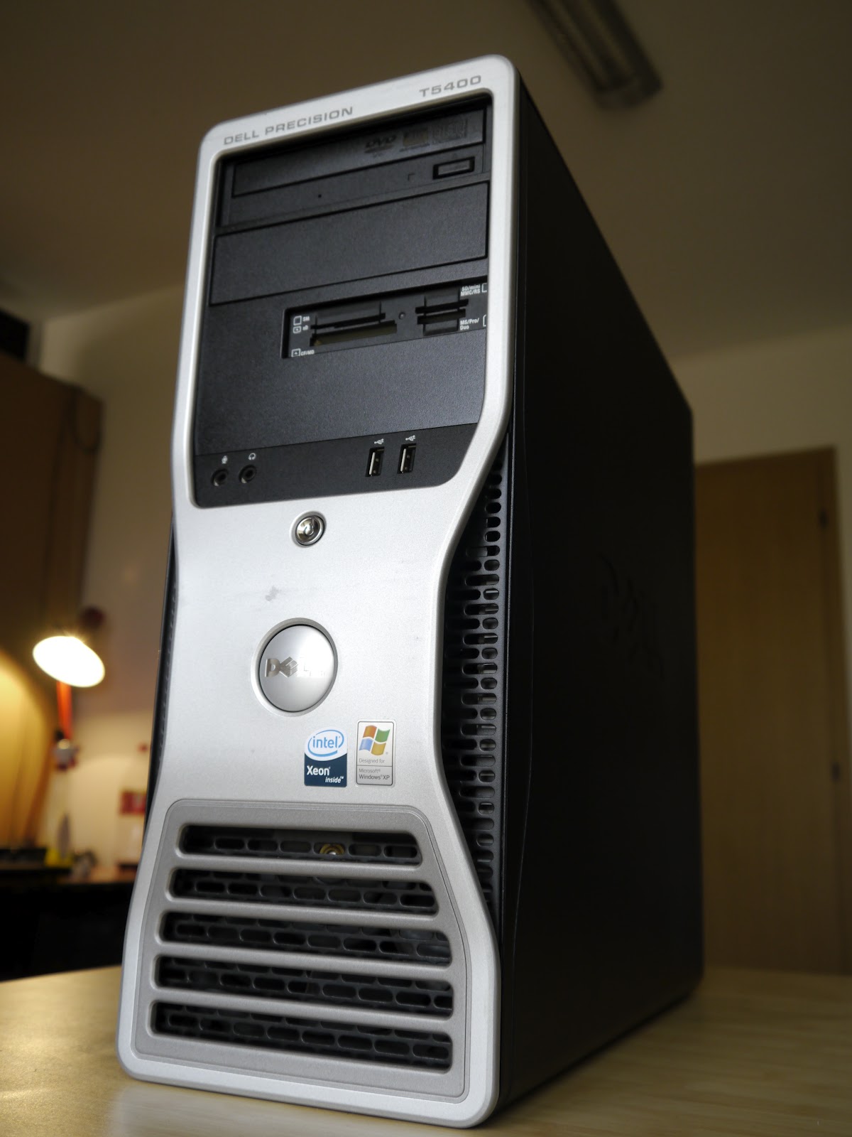 DELL Precision T5400 - мега компютър с 8 физически ядра | Retro-PC ...