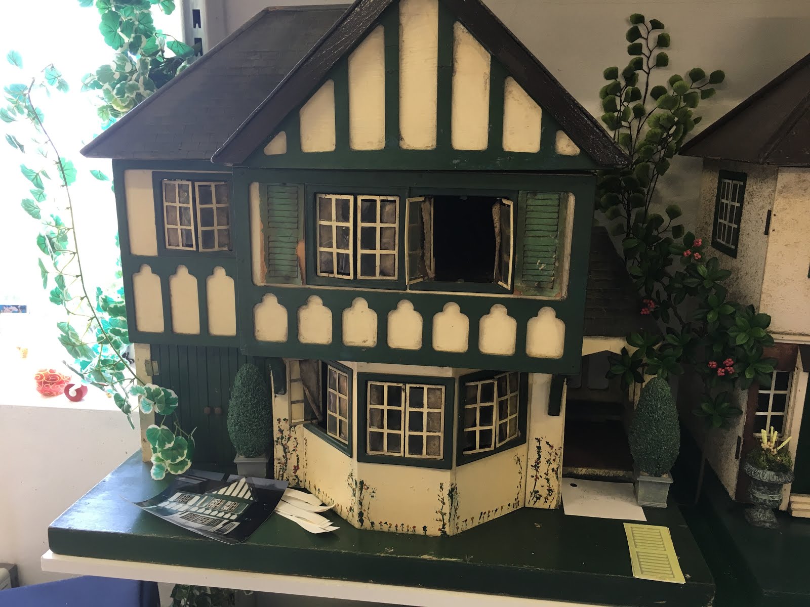 Truly Madly Tiny: The Most Amazing Lines/Triang Dolls' House Collection!