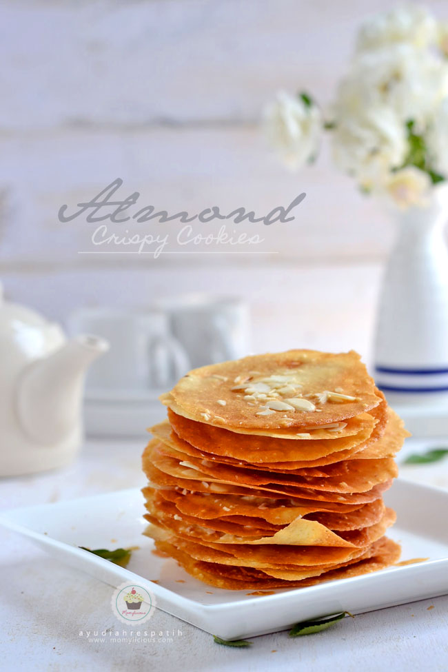 Almond Crispy Cookies | Momylicious