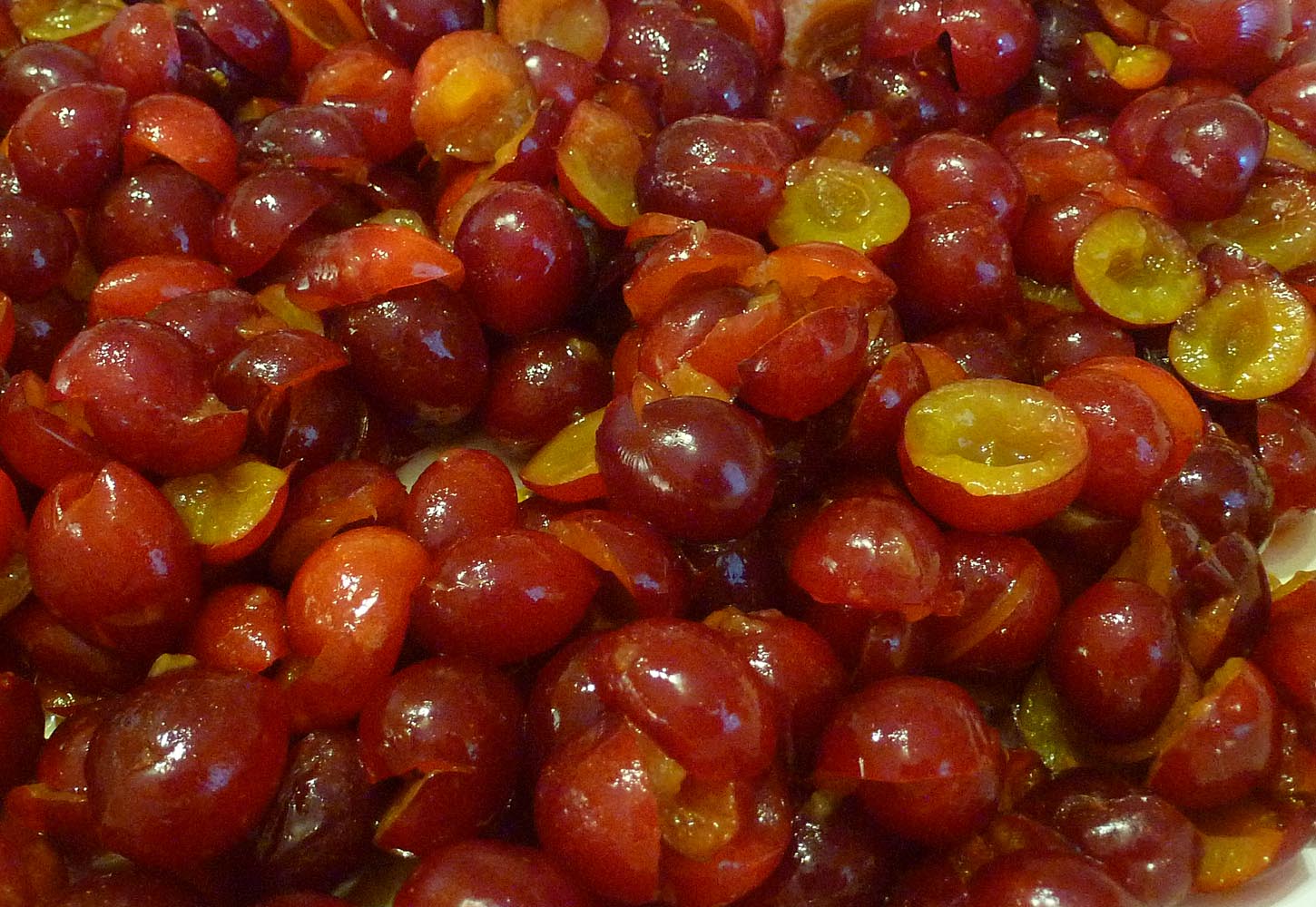 Living the life in Saint-Aignan: Petites prunes rouges