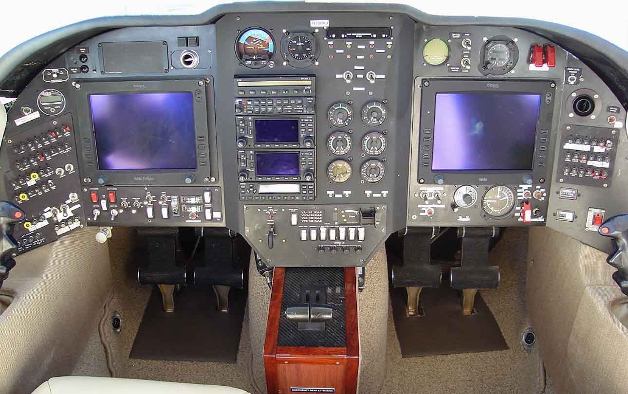 nhungdoicanh: Adam A700 Adamjet