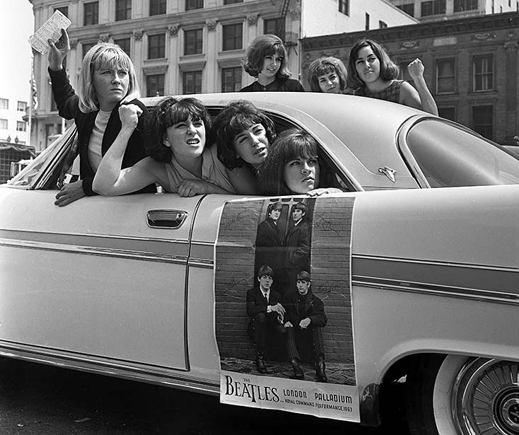 Pictures of the Beatlemania Arrives in Los Angeles From 1964 to 1966 ...