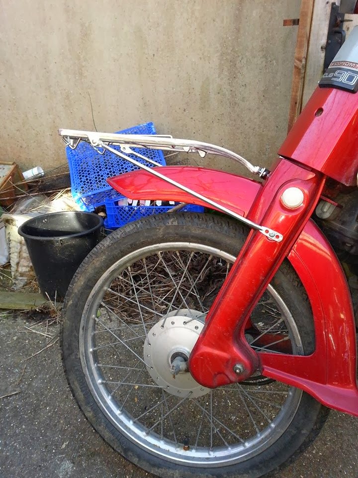 Fat Bloke Travels: Honda C90 Front Rack Fitted