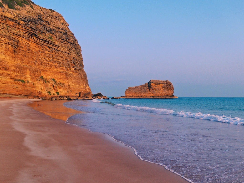 Places that I love and I would like to go: Playa El Morro, Montecristi