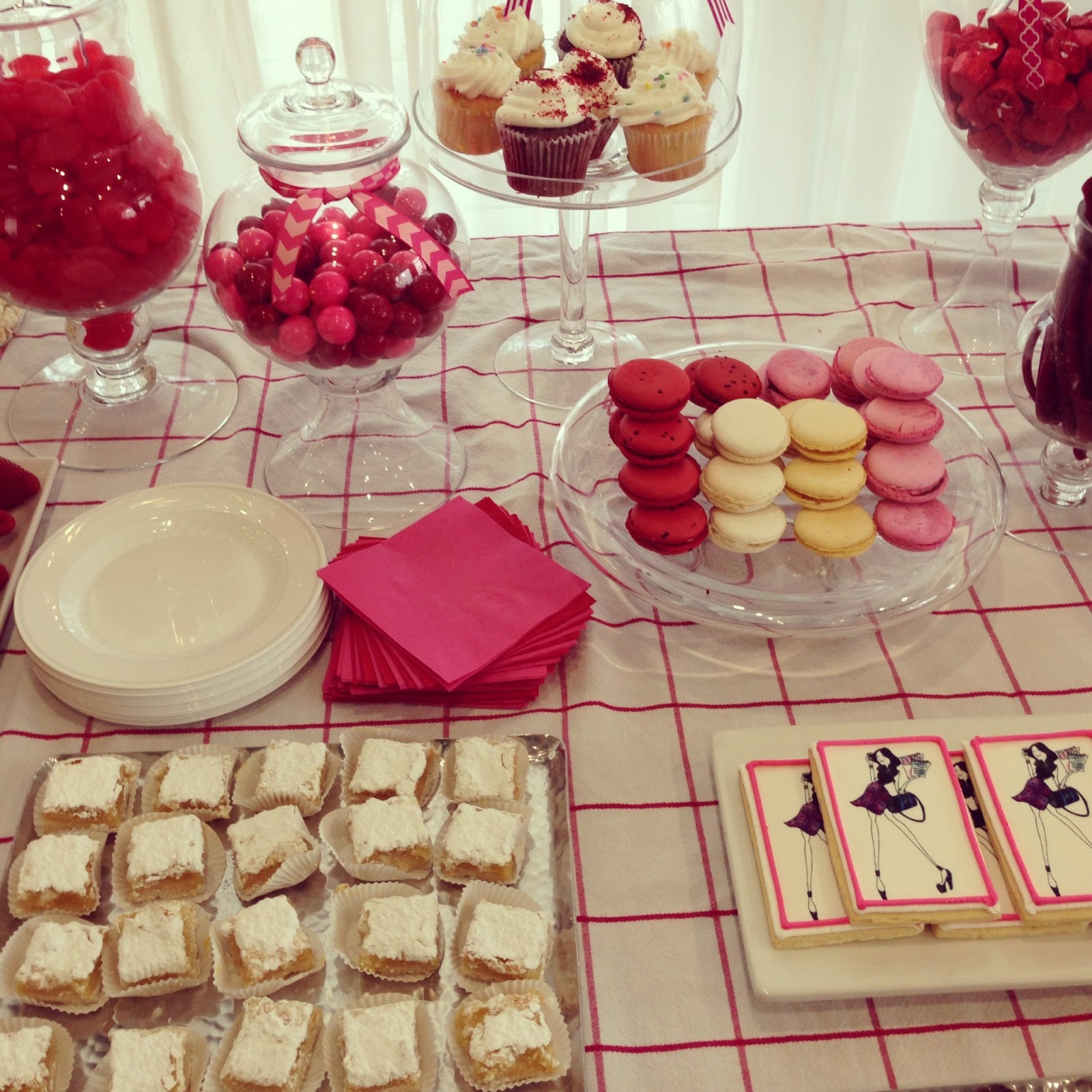 Little Bits & Blogs: BRIDAL SHOWER SWEET TABLE