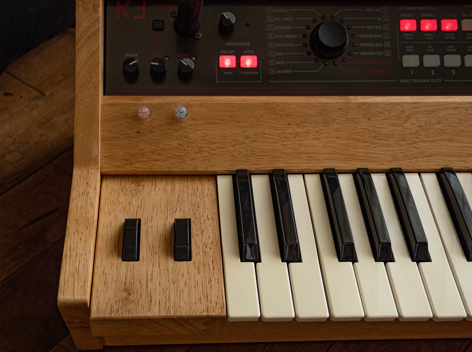 MATRIXSYNTH: Unique Korg R3 synthesizer in a custom wooden high quality ...