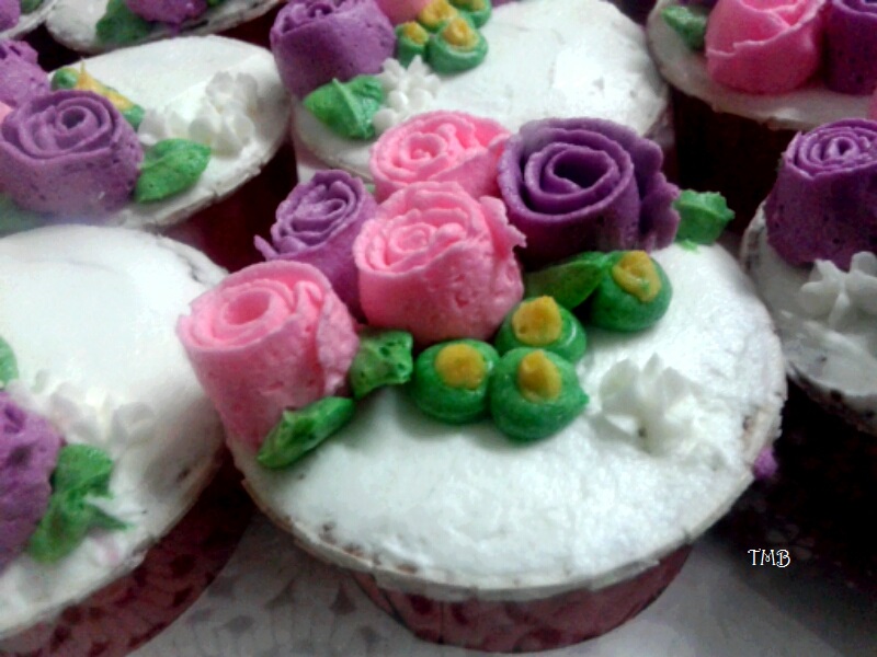 TERATAK MANIS BAIZURA: Kek Comel Untuk Hantaran