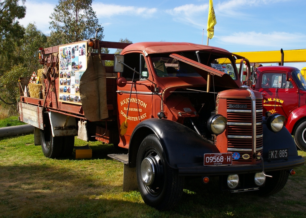 Historic Trucks: ATHS Truck Show at Echuca 2013 - Part 4 - English and ...
