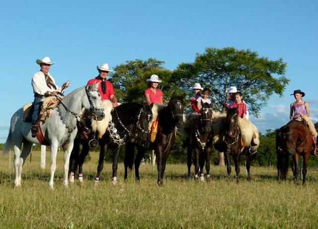 El Magazin de Merlo: El GRINGO JINETE Wolfgang Kruger y su esposa ...