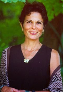 Escritora dominicana Julia Álvarez es galardonada por Barack Obama