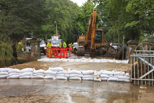 Jim's Loire: Kingussie: more photos of the flooding